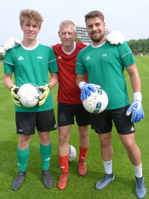 MAXIM VANDEN BERGHE (LL. 5SW MAERL.ATH.) KEEPER, SPEELT THUIS MET KFC ...