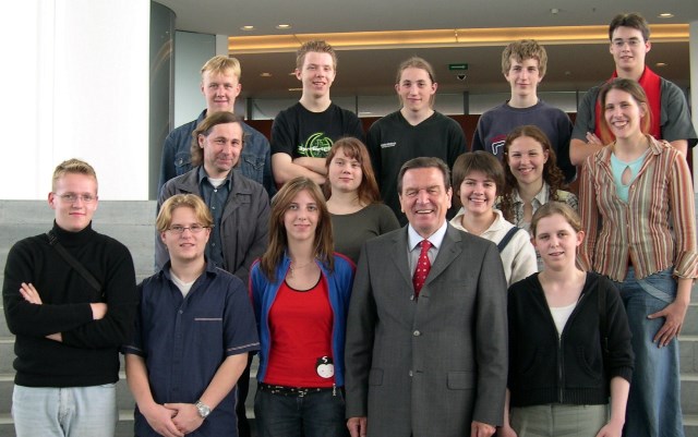 Oud-ll. (2004) Yves Catteceur zestien jaar na zijn schoolreis naar ...