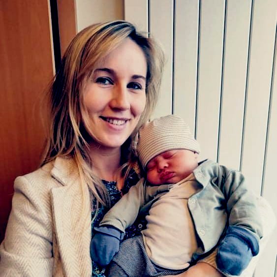 Twee Maerlant-leraressen met zwangerschapsverlof. Met hun zoontje van ...