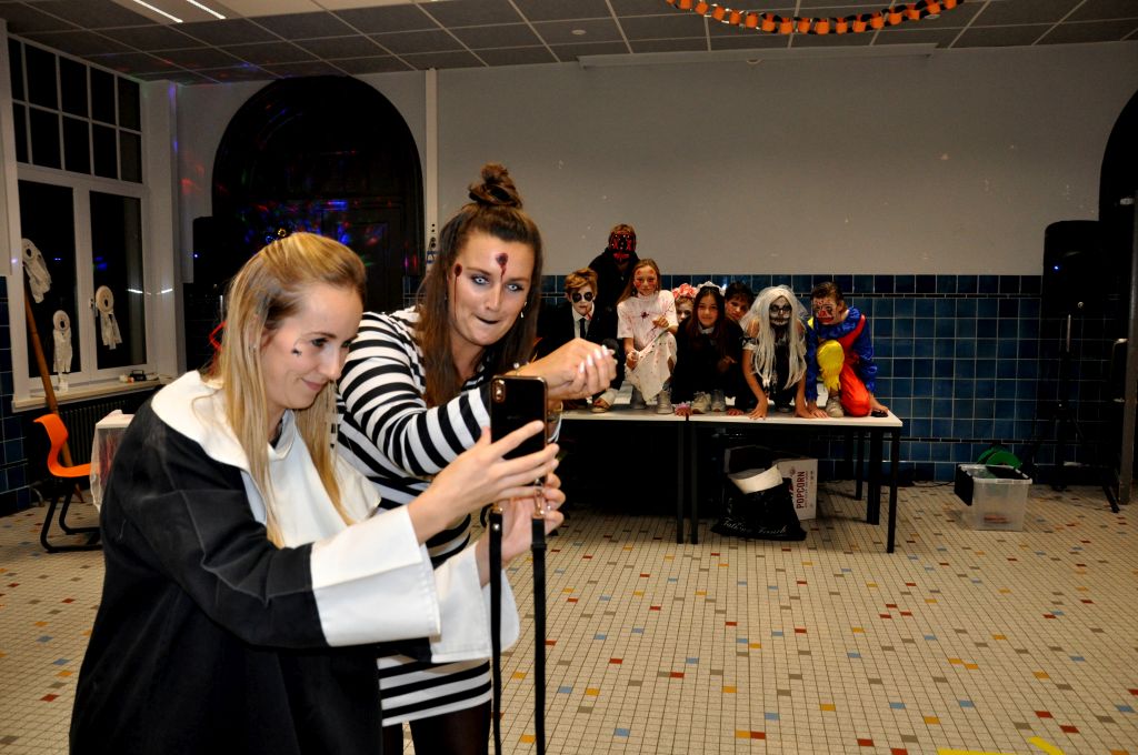 22/10: 1ste-graadsleerlingen Maerlant-atheneum beleven de HALLOWEENFUIF ...