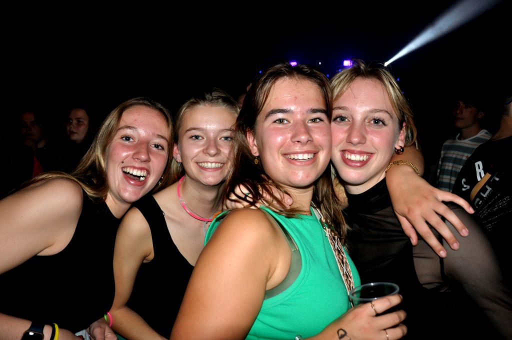 14/10: 6th Grade Maerlant PROJECT M… in de feestzaal bij café Sint-Amand Uitkerke. Leraar Wim ...