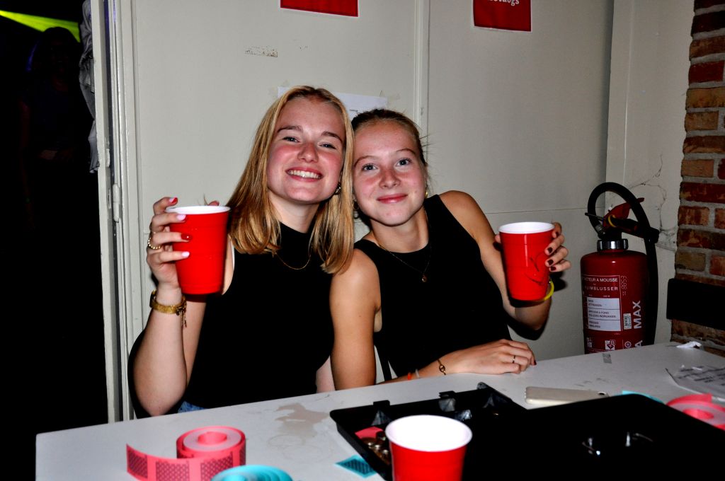 14/10: 6th Grade Maerlant PROJECT M… in de feestzaal bij café Sint-Amand Uitkerke. Leraar Wim ...