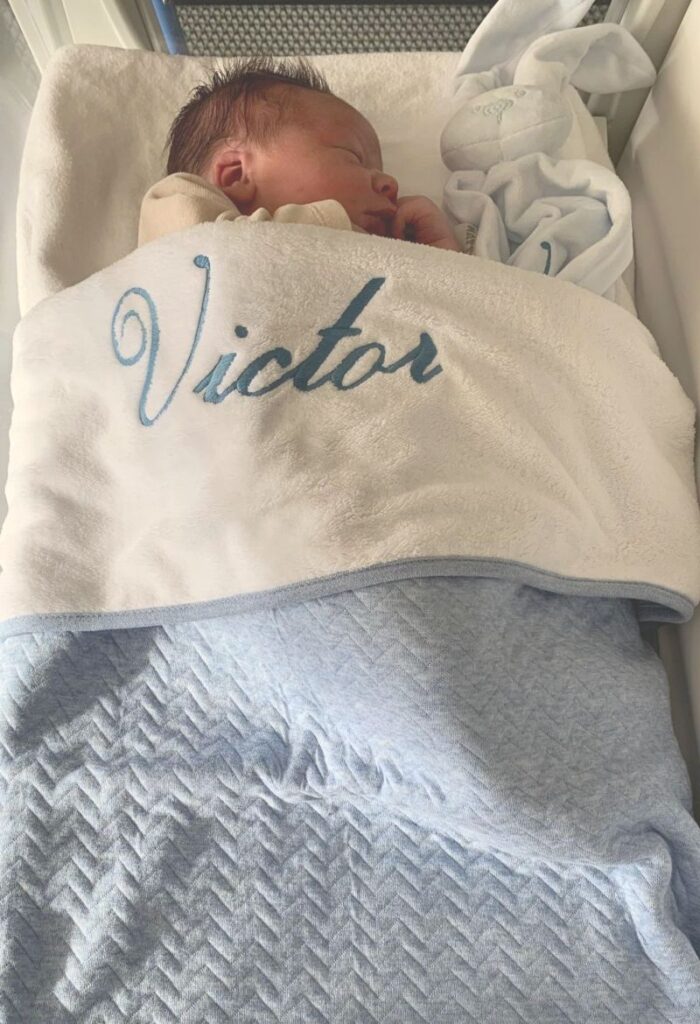 Victor is de naam van de op 10 nov. 2022 geboren zoon van oud-lle (2012 ...