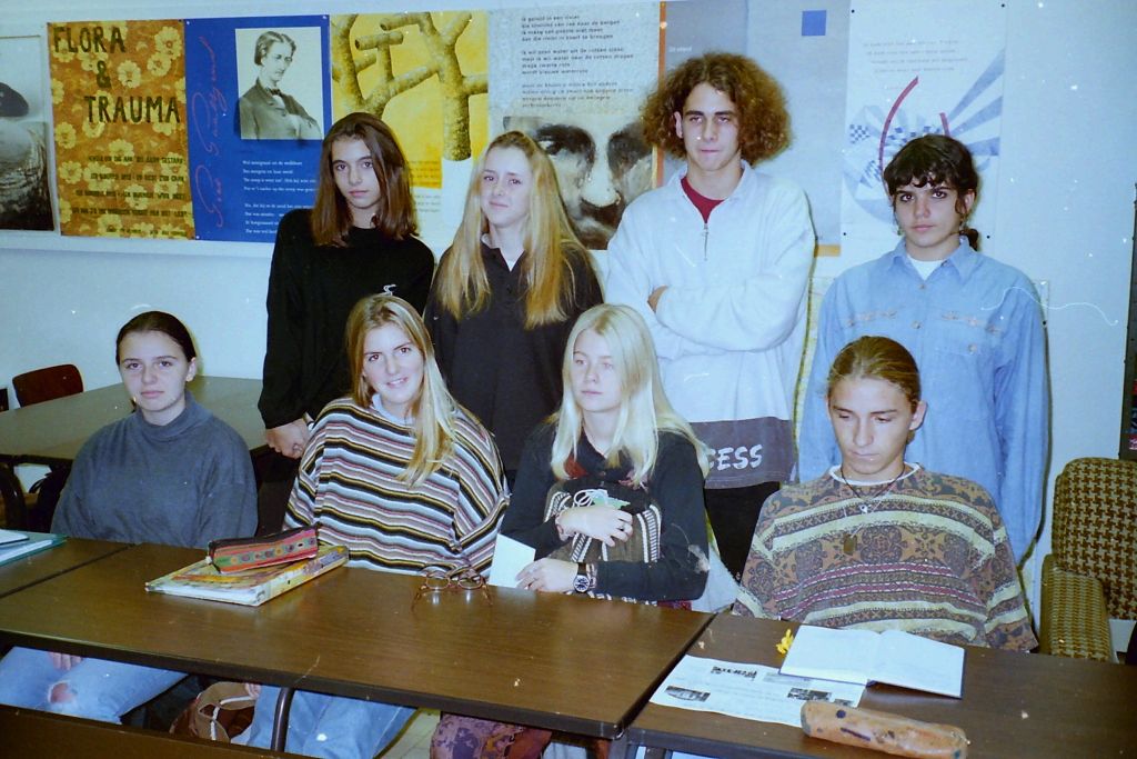 Maerlantkrant 15j. geleden: Oud-leerlingen en oud-leraar in de ...