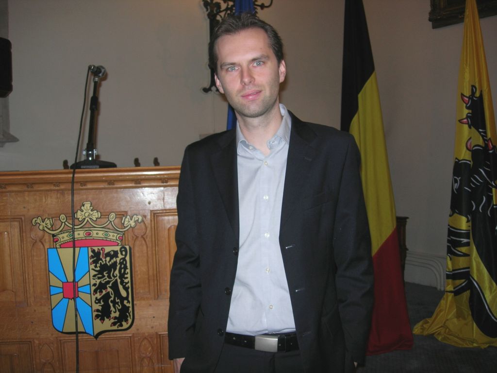 Maerlantkrant 15j. geleden: Oud-leerlingen en oud-leraar in de ...