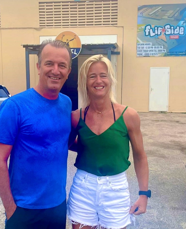 Opmerkelijke ontmoeting in Willemstad (Curaçao): Maerlant-lerares Ynak ...