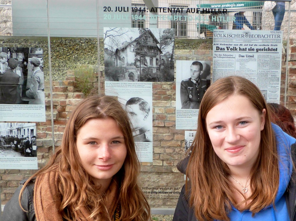OUD-LEERLINGE (2013), kleuterleidster Einstein-basisschool, FAUVE LANGE ...