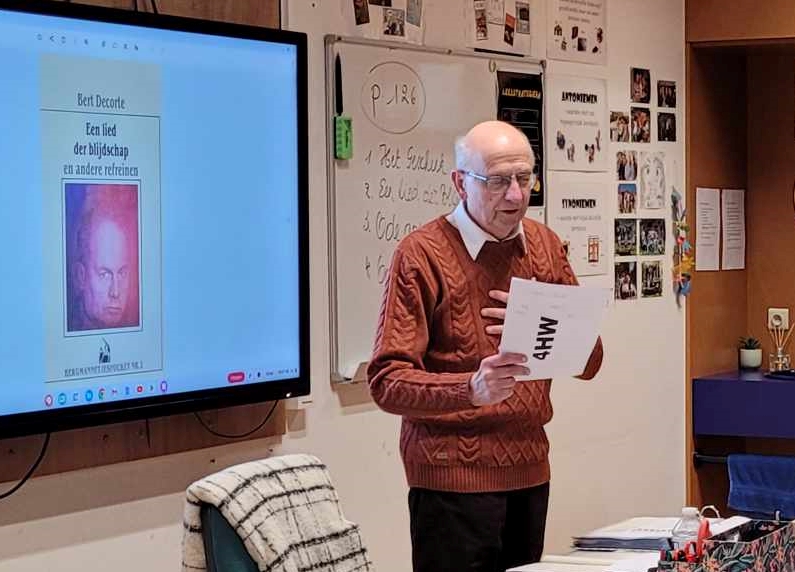 POËZIEWEEK 2024. Maerlant-oud-leraar Jaak Coudeville leest in 1A (klas ...