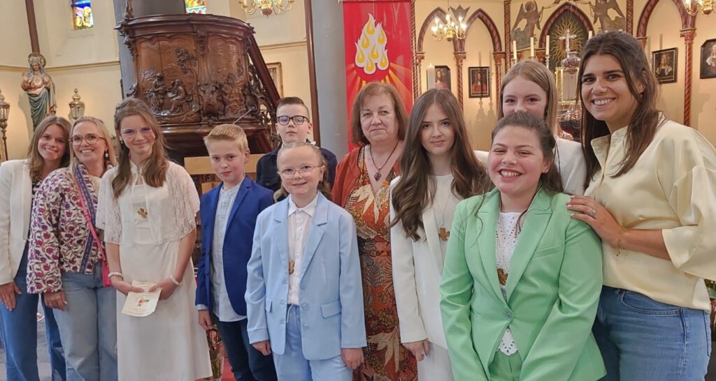 PLECHTIGE COMMUNIE/ VORMSEL op 24 mei 14.30u. in de Sint-Amandus-kerk ...