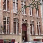 Gebouwen en standbeelden vertellen geschiedenis…Steenstraat en Simon ...
